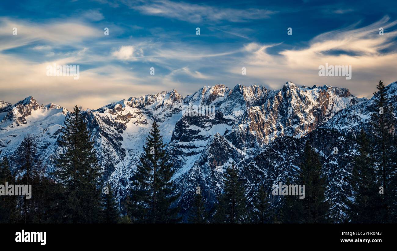Dolomites at sunset. Winter and clear atmosphere peaks and spires Stock ...