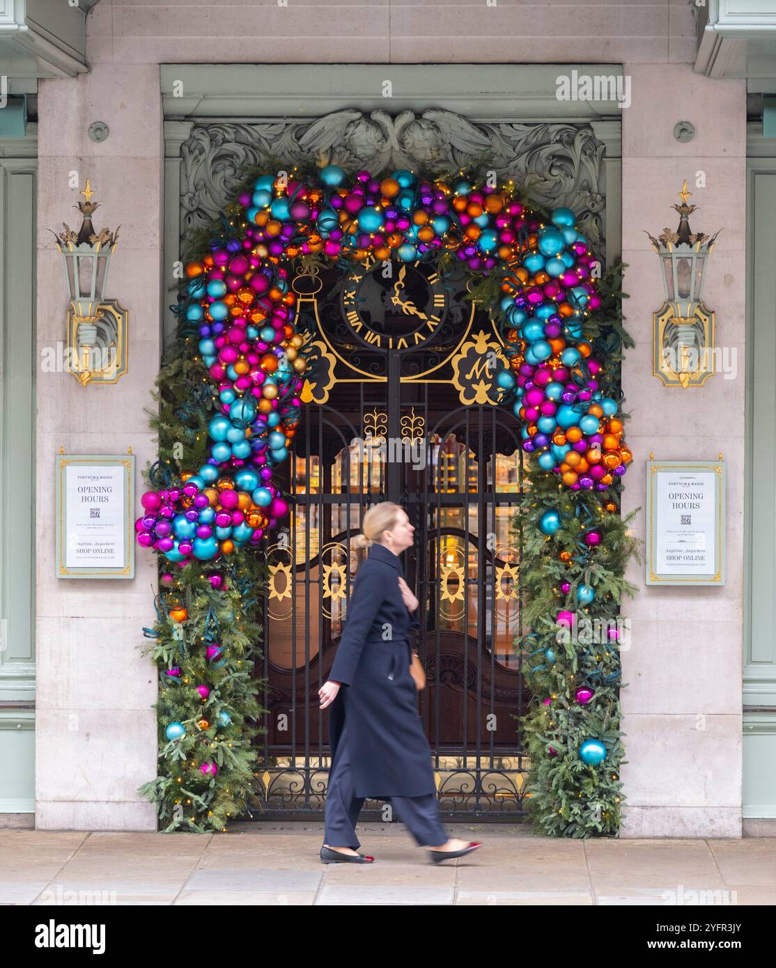 Fortnum & Mason, Piccadilly, London, UK. 5th Nov, 2024. Colourful ...