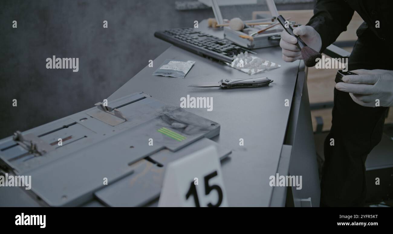 Crime scene investigator looking fingerprints hi-res stock photography ...