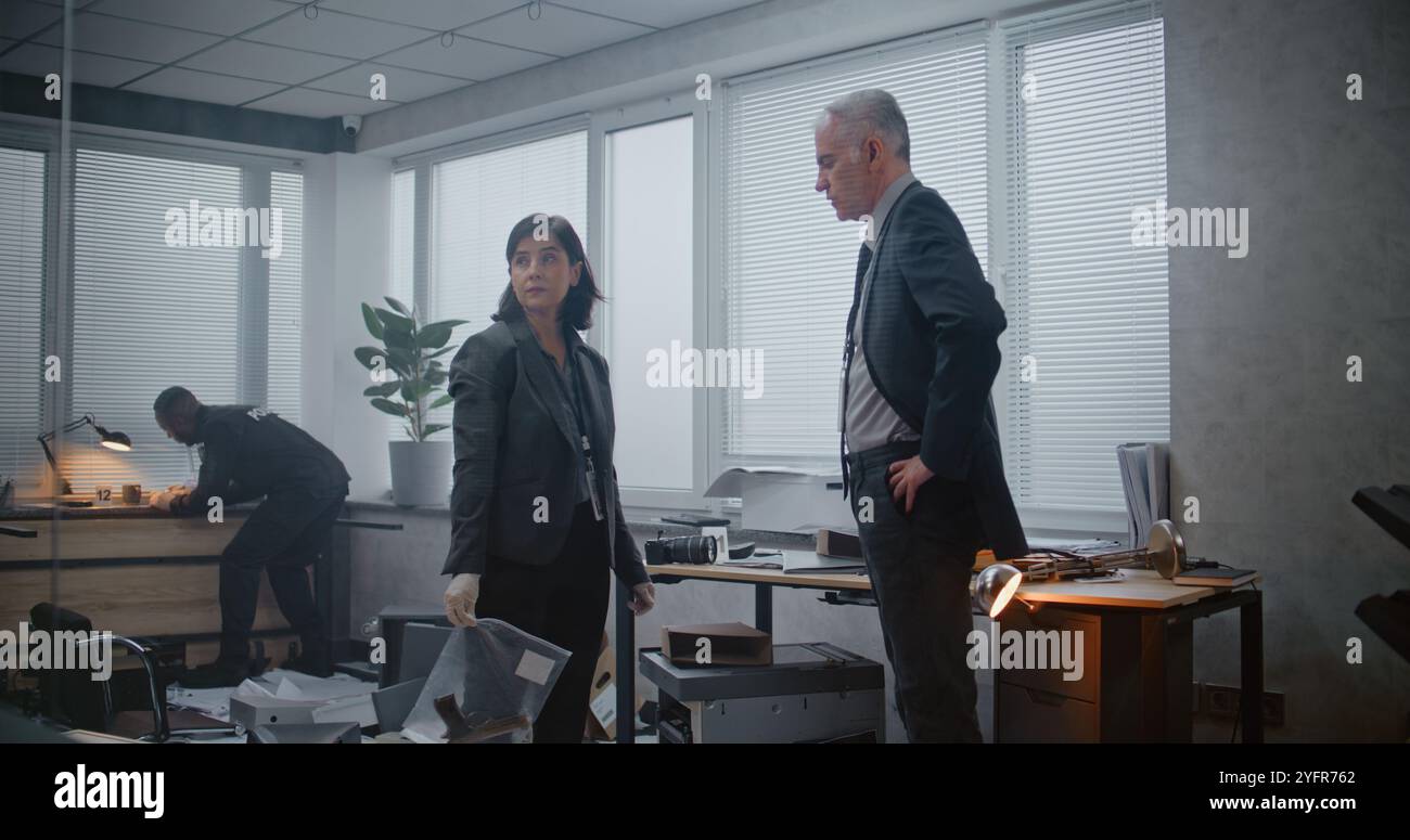 Talk show police expert hi-res stock photography and images - Alamy