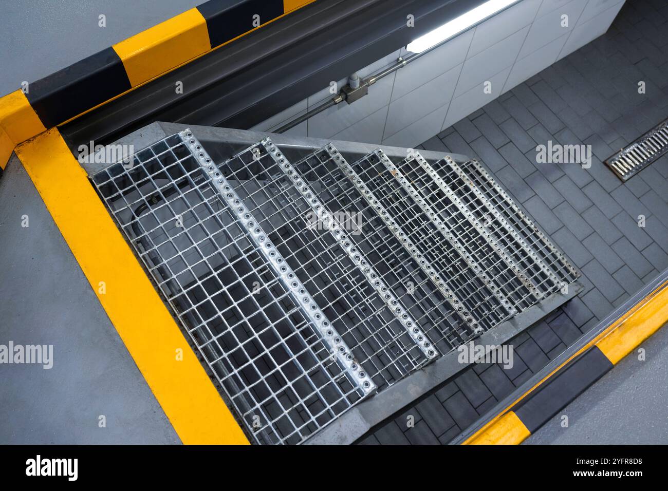 Vehicle inspection pit hi-res stock photography and images - Alamy