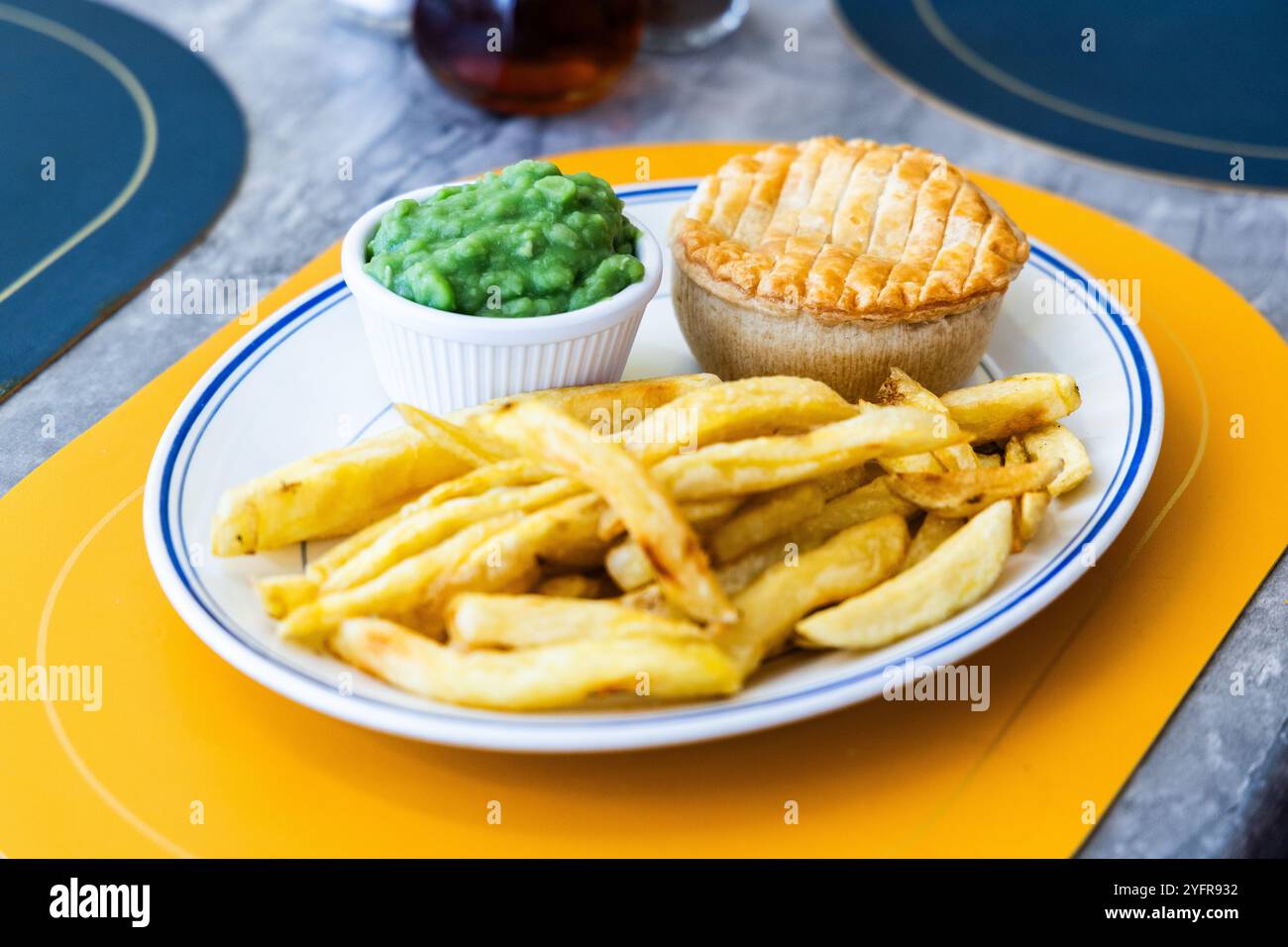 Pea fix hi-res stock photography and images - Alamy