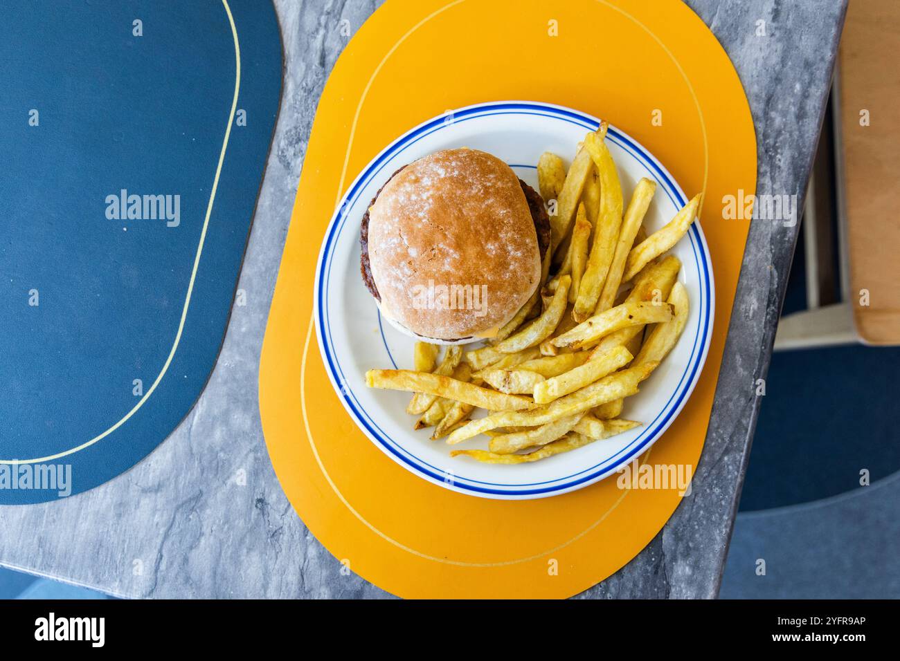 The golden cheeseburger hi-res stock photography and images - Alamy