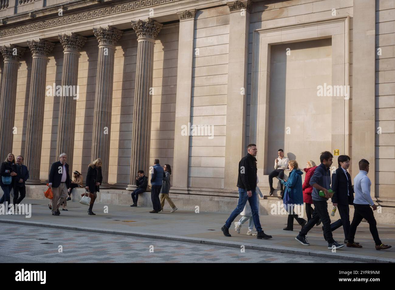 New street square london workers hi-res stock photography and images ...