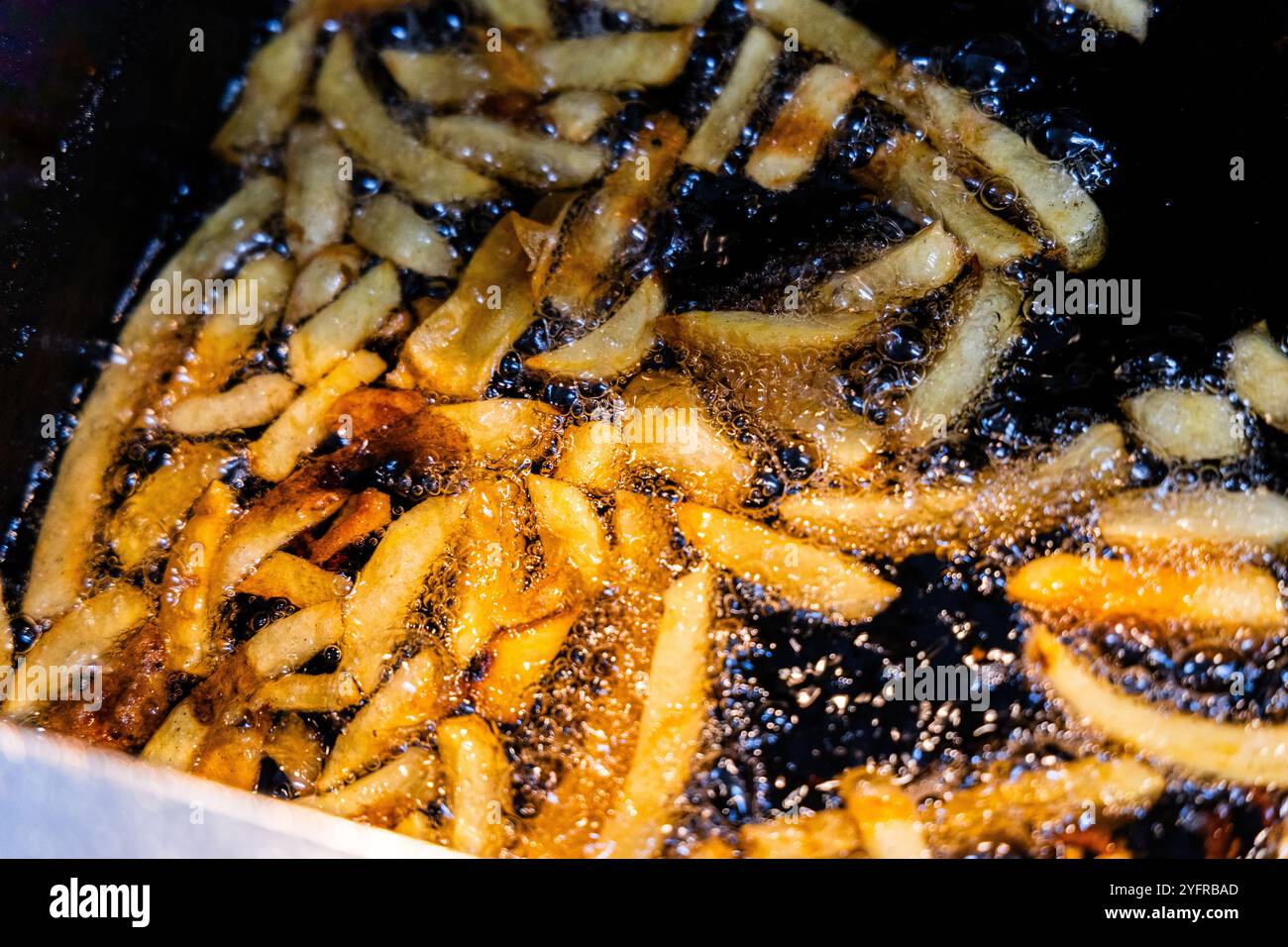 Perfect golden fries hi-res stock photography and images - Alamy