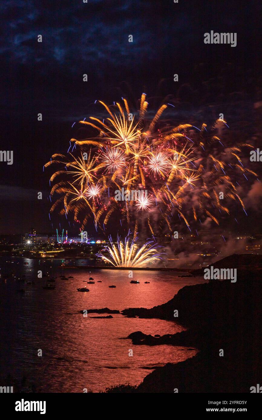Fireworks spectacular show hi-res stock photography and images - Alamy