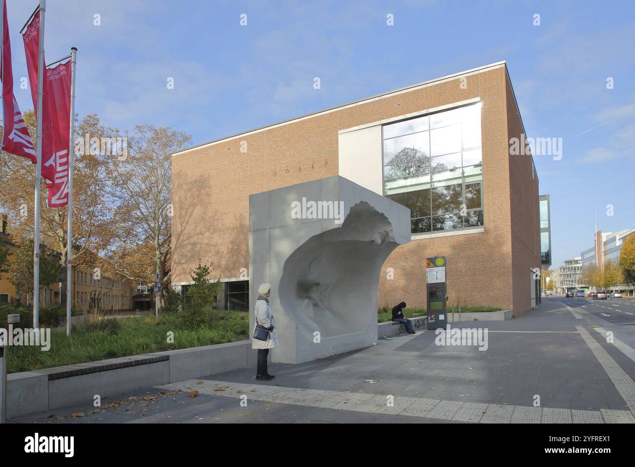 Sculpture Head of Roman Goddess by Jonathan Banz 2021, bus stop LEIZA ...