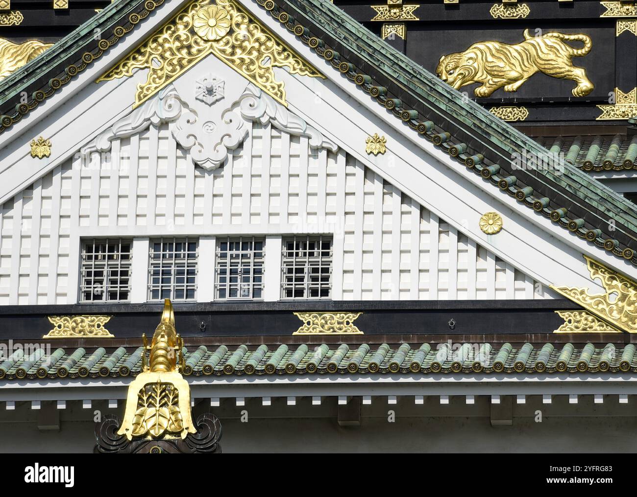 Architectural detail on the facade of the Tenshu (Donjon) of Ōsaka-jō ...