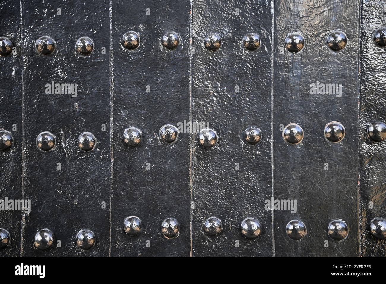 Ōte-mon gate antique wooden surface with studs on the exterior of Ōsaka ...