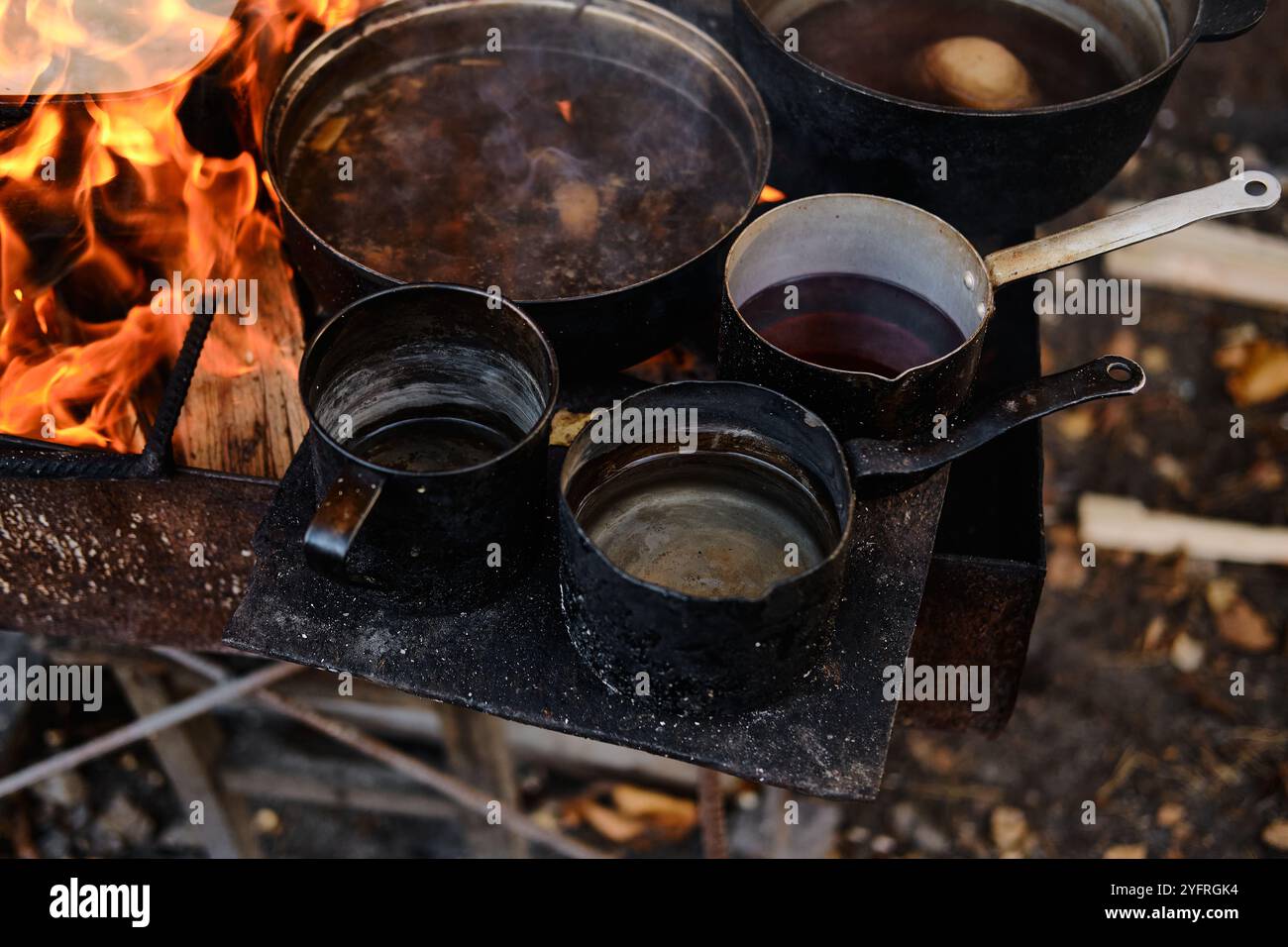 Rustic outdoor meal hi-res stock photography and images - Alamy