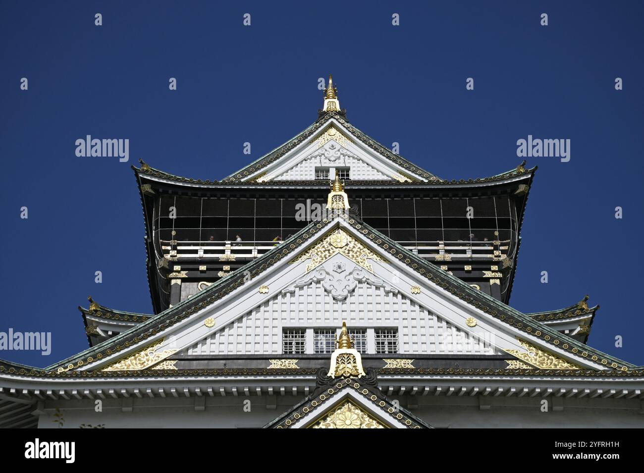 Landscape with scenic Tenshu (Donjon) view of Ōsaka-jō one of Japan's ...