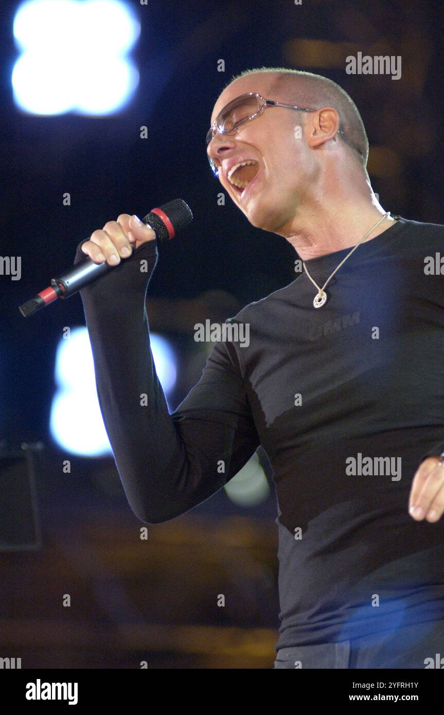 Raf singer 2002 hi-res stock photography and images - Alamy