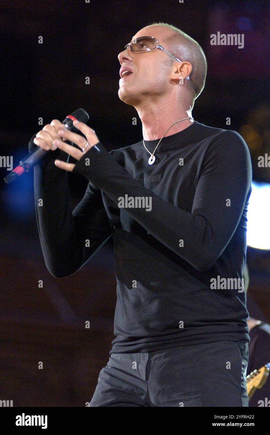 Raf singer 2002 hi-res stock photography and images - Alamy