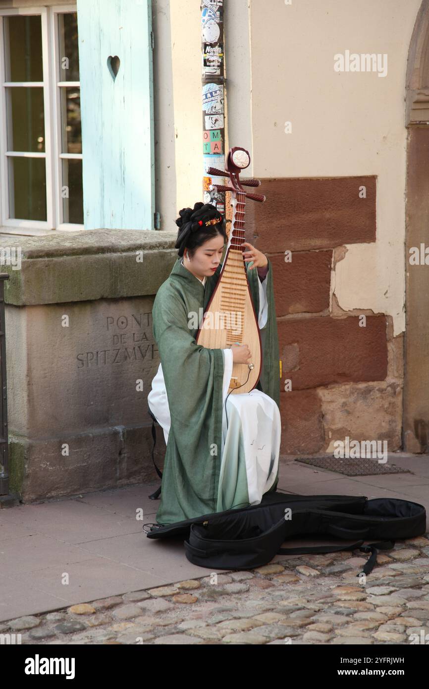 Pipa musician hi-res stock photography and images - Alamy