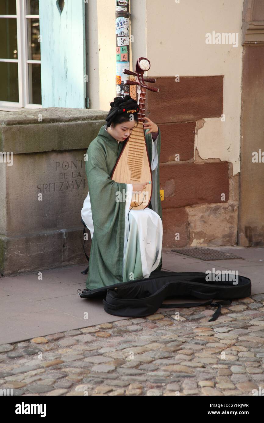 Pipa musician hi-res stock photography and images - Alamy