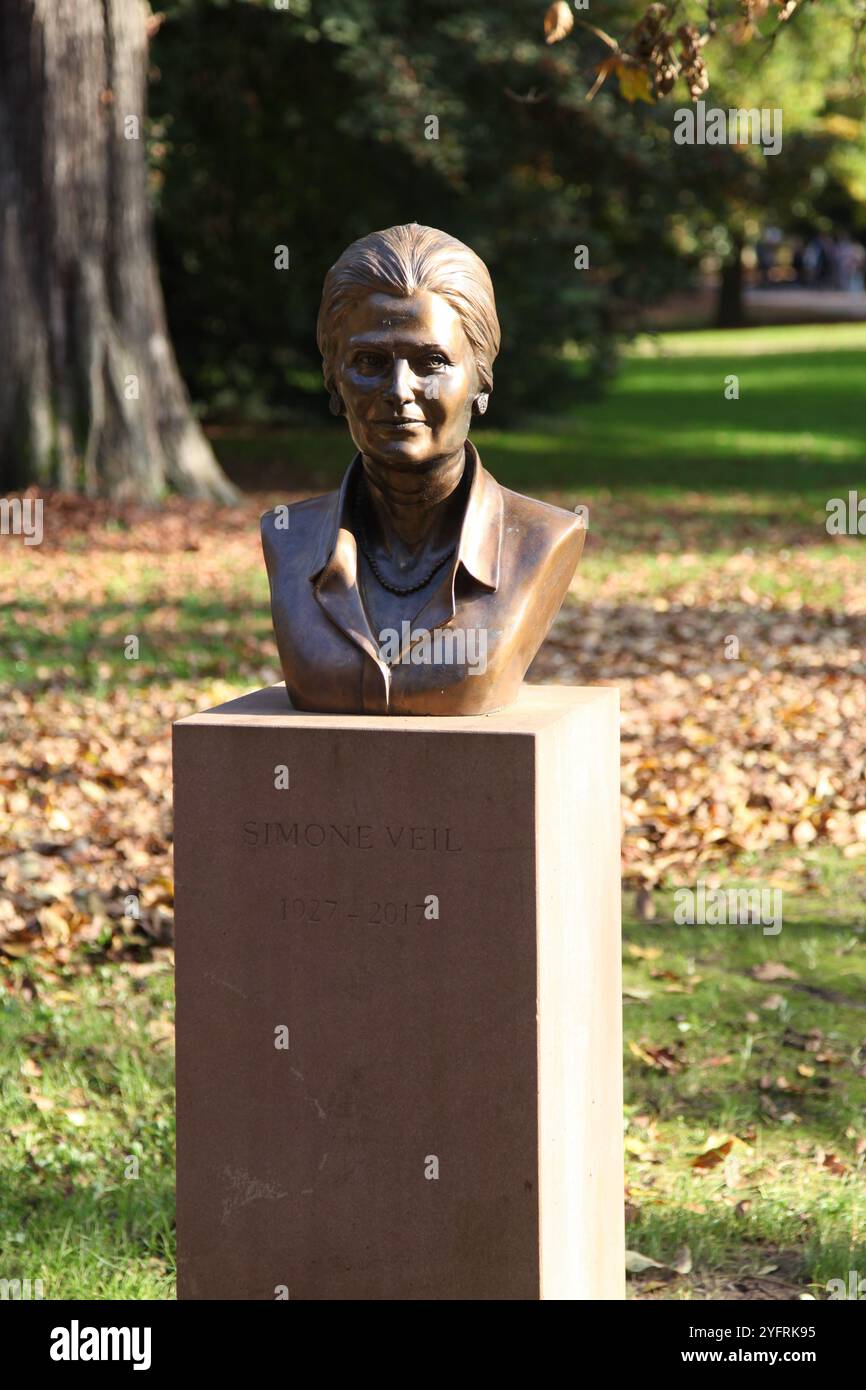 Statue of simone veil hi-res stock photography and images - Alamy