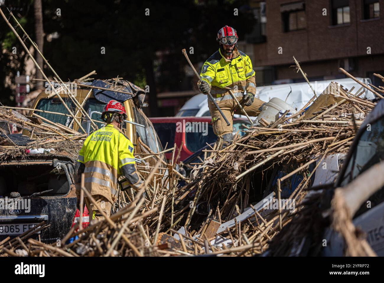 Volunteer firefighters from Fuenlabrada are conducting rescue ...