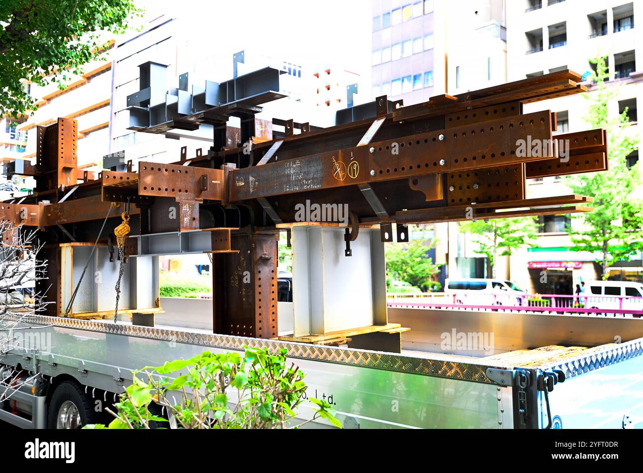 Delivery of steel hi-res stock photography and images - Alamy