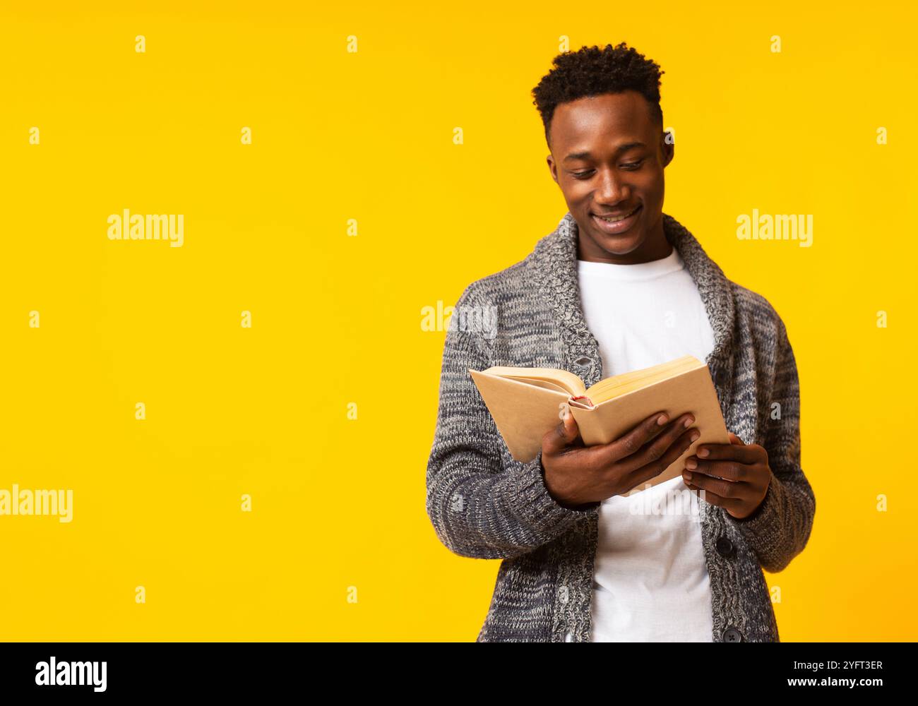 African guy reading in library hi-res stock photography and images - Alamy