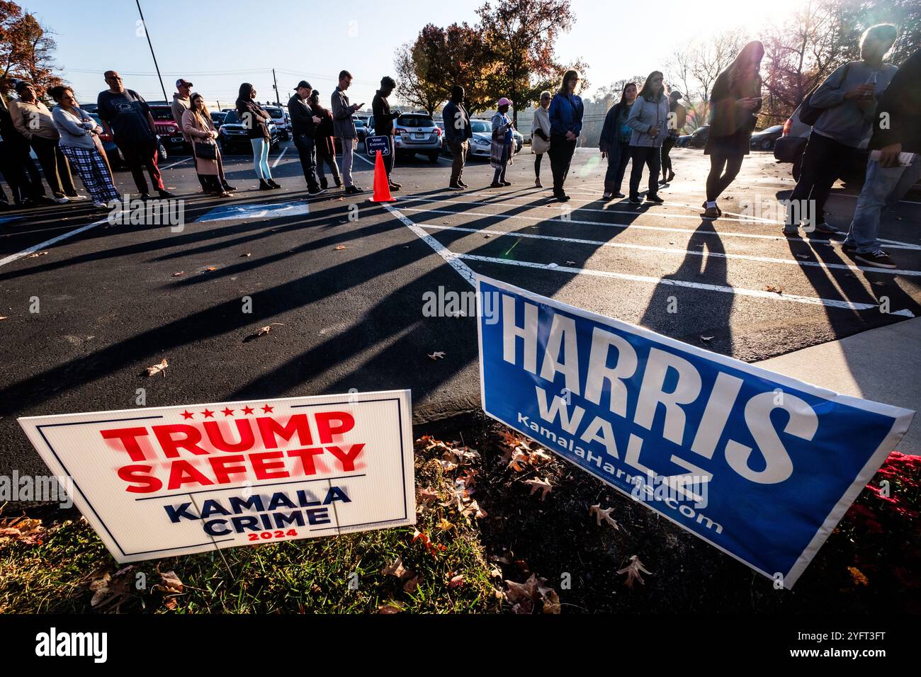 2024 election day voting begins hi-res stock photography and images - Alamy