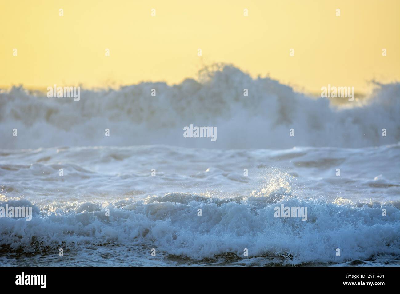 Empty ocean wave hi-res stock photography and images - Alamy