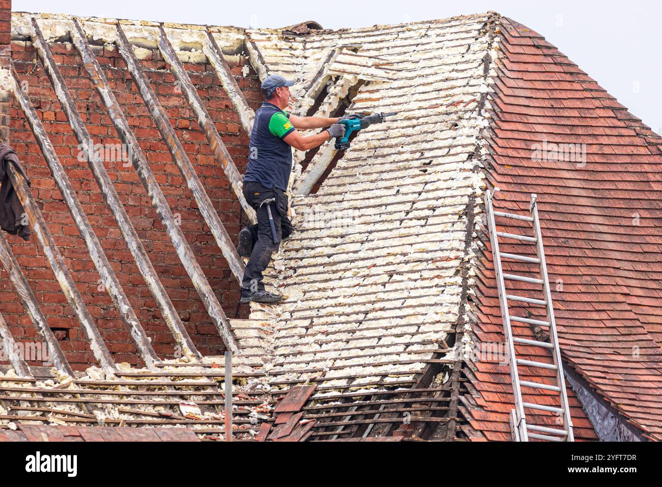 Spray insulation roof uk hi-res stock photography and images - Alamy