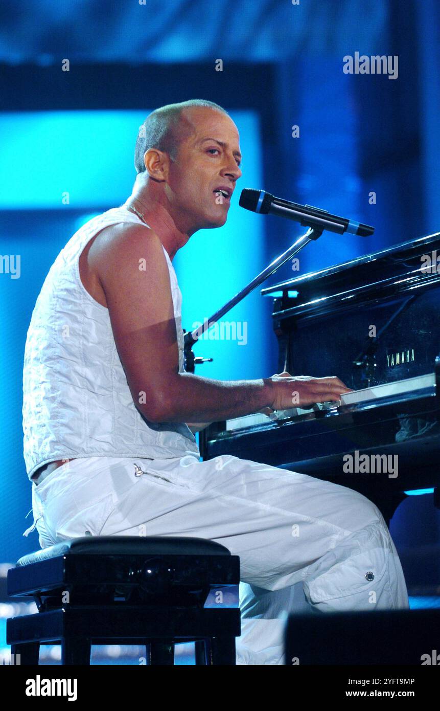 Raf italian singer 2004 hi-res stock photography and images - Alamy