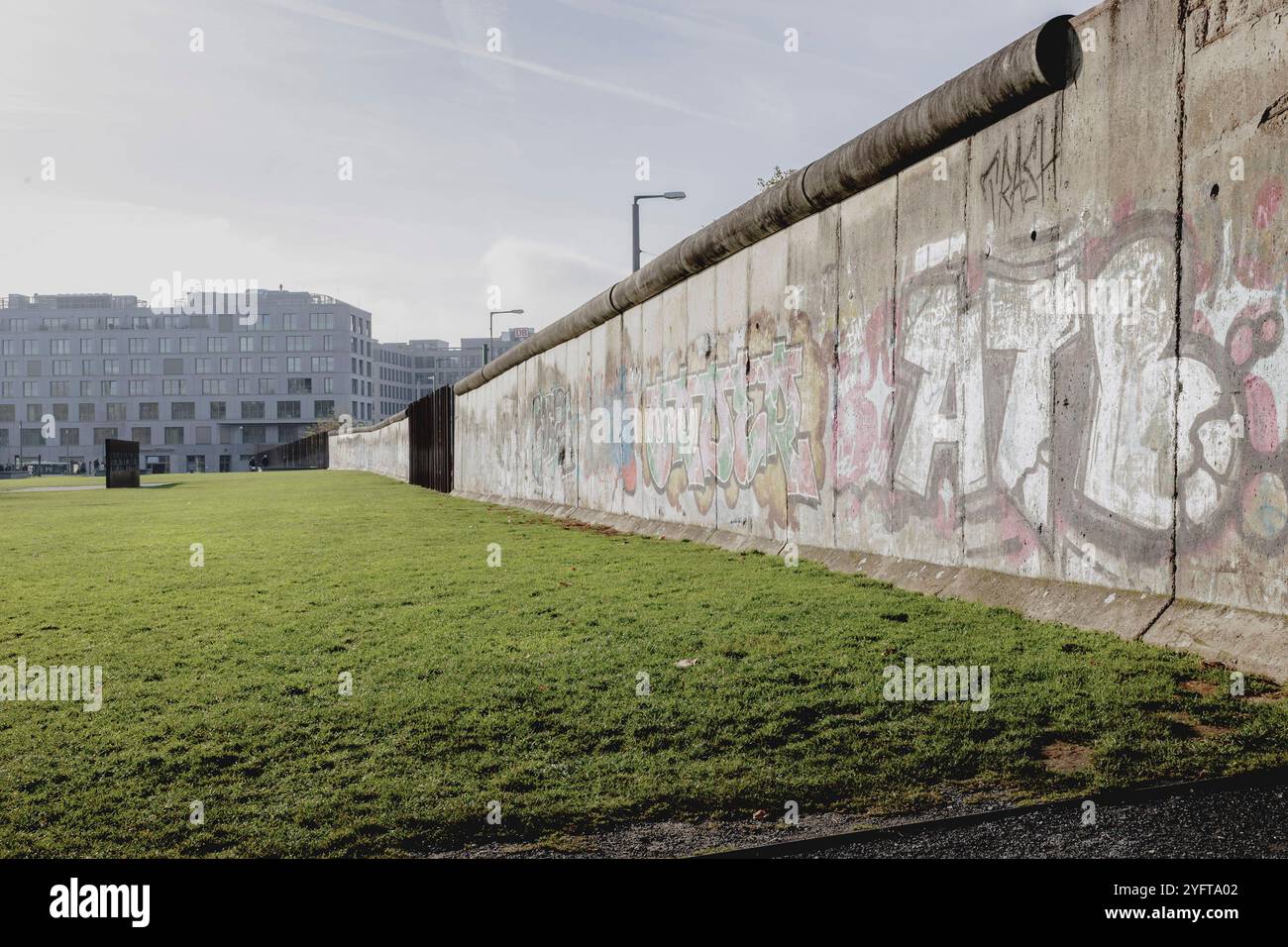 Ueberreste der Berliner Mauer an der Bernauer Strasse, aufgenommen in ...