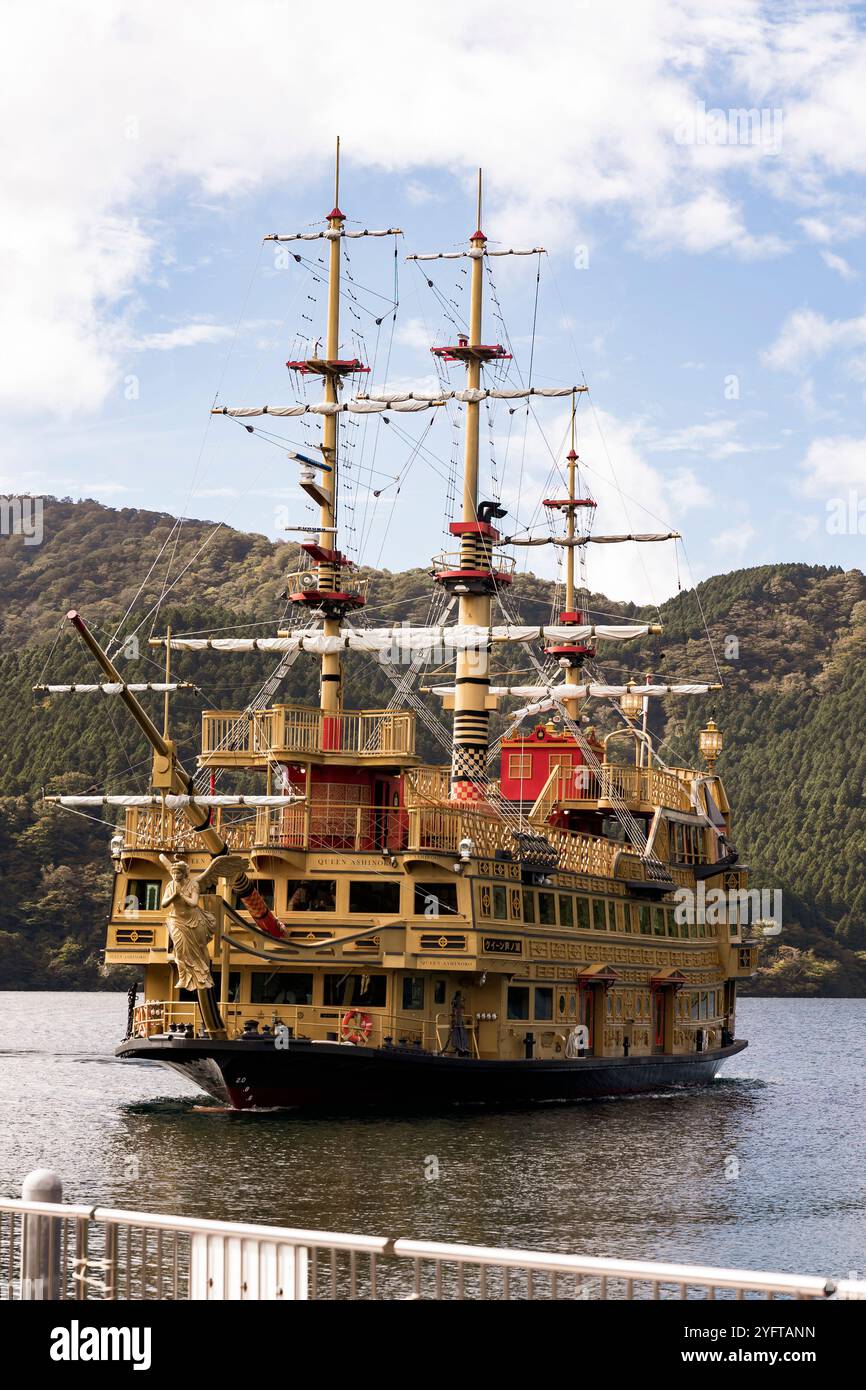 Hakone boat tour hi-res stock photography and images - Alamy