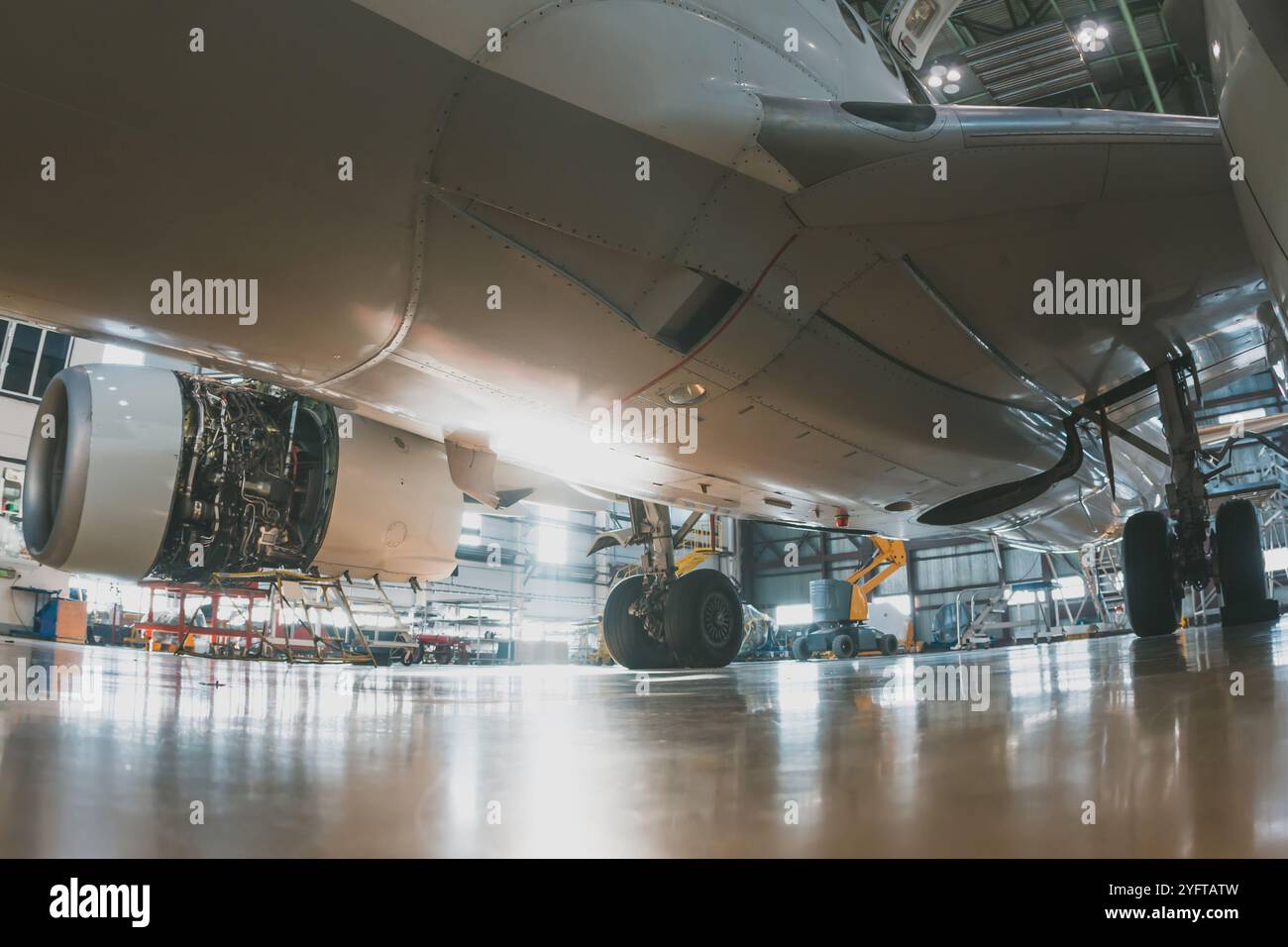 Lower landing gear hi-res stock photography and images - Alamy