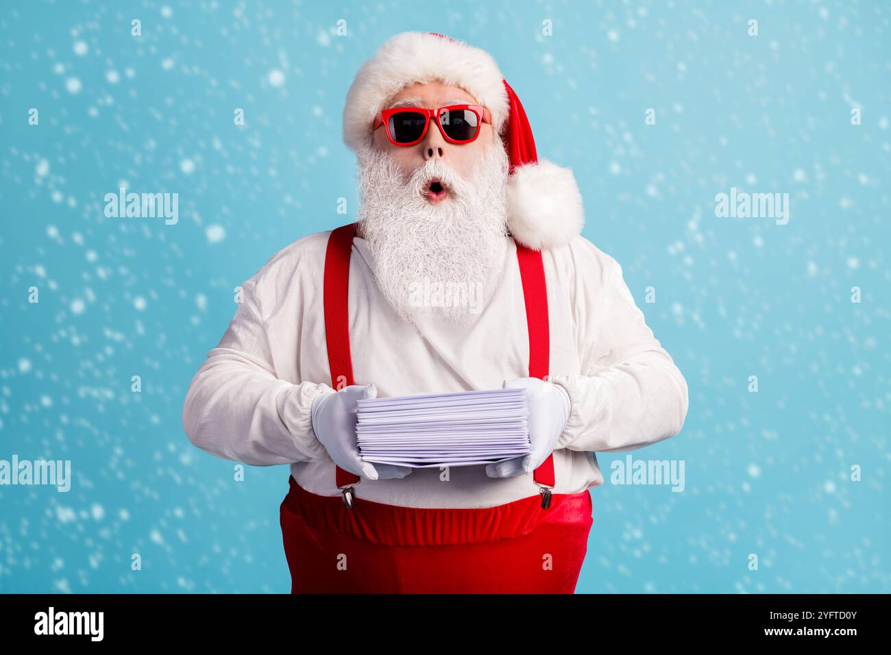 Portrait of his he nice attractive amazed wondered thick white-haired ...