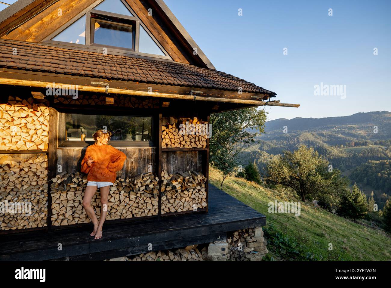 Rustic cabin vibe hi-res stock photography and images - Alamy