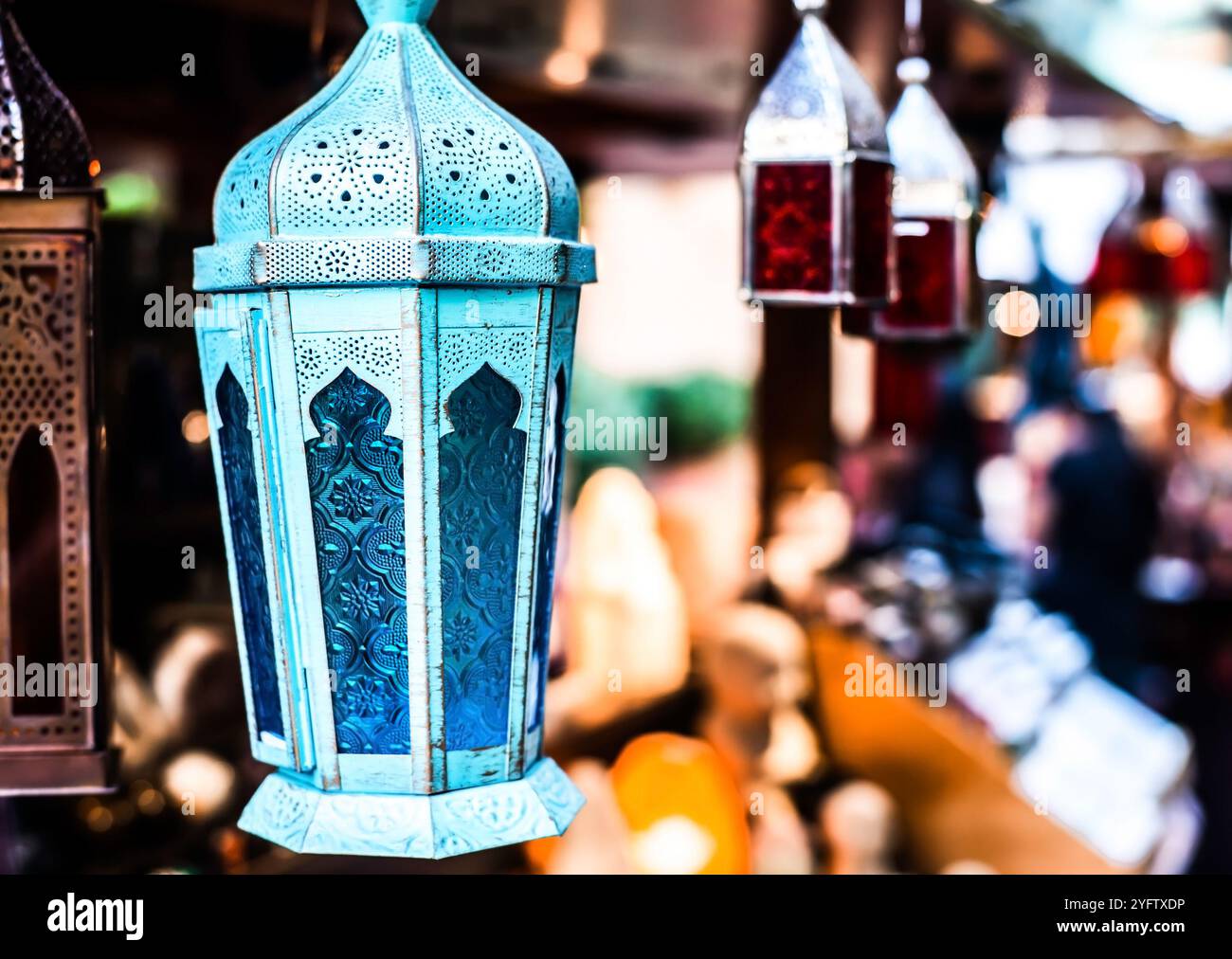 Traditional arabic lamp at souvenir shop in Dubai, UAE Stock Photo - Alamy