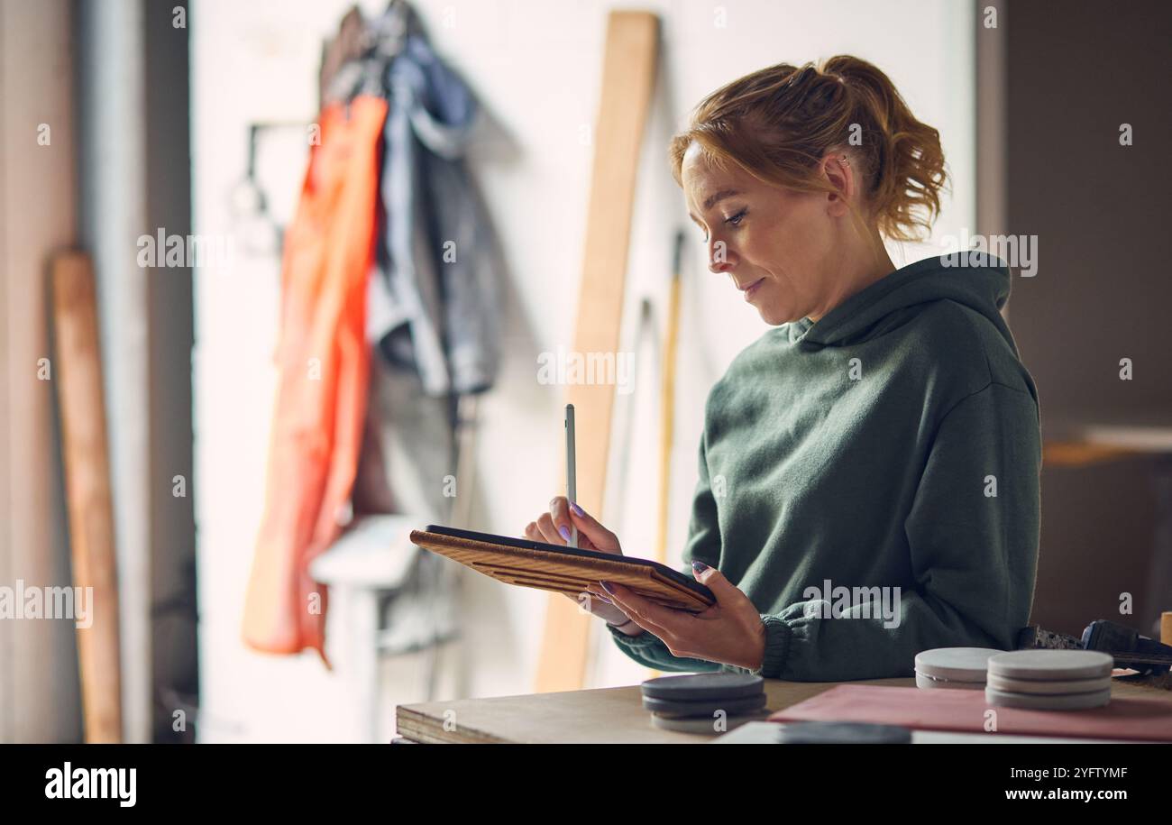 Female worker using digital hi-res stock photography and images - Alamy