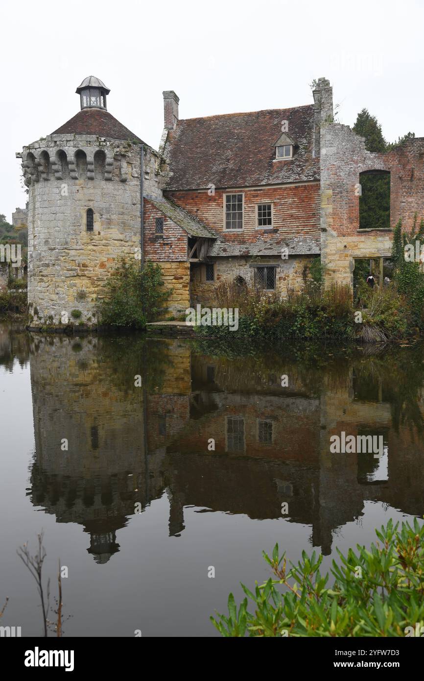 Castle reflection in the water Stock Photo - Alamy
