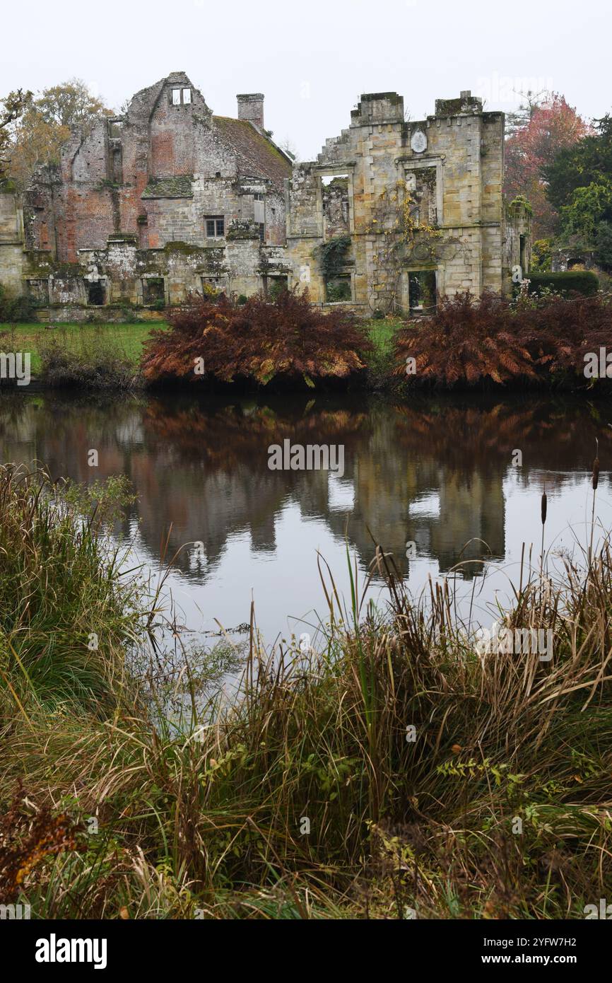Castle reflection in the water Stock Photo - Alamy