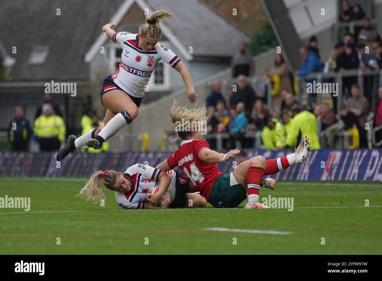 Erin Stott (England) hurdles team mate Eboni Partington Stock Photo - Alamy