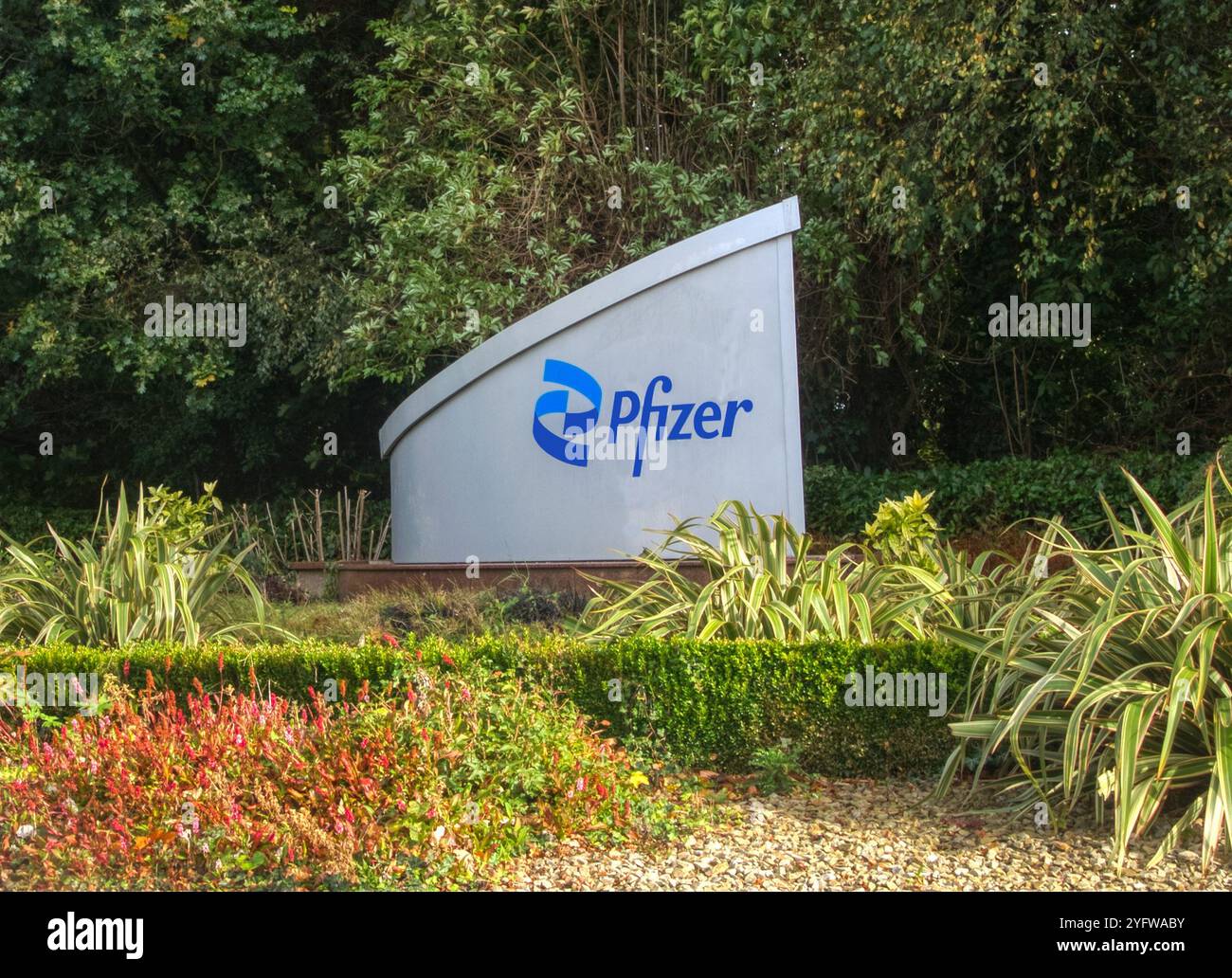 Pfizer building hi-res stock photography and images - Alamy
