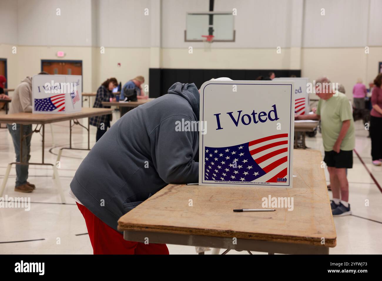 Bloomington, USA. 05th Nov, 2024. BLOOMINGTON, INDIANA - NOVEMBER 5 ...