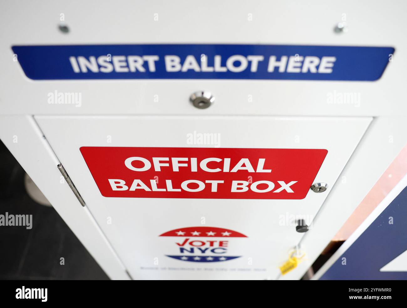 New York, United States. 05th Nov, 2024. A poll site in the area around ...
