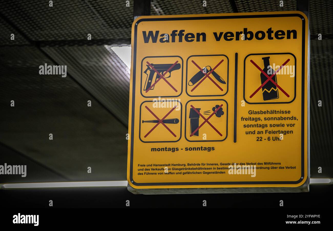 U-Bahn Hamburg Das Schild Waffen verboten an der U-Bahn-Haltestelle ...