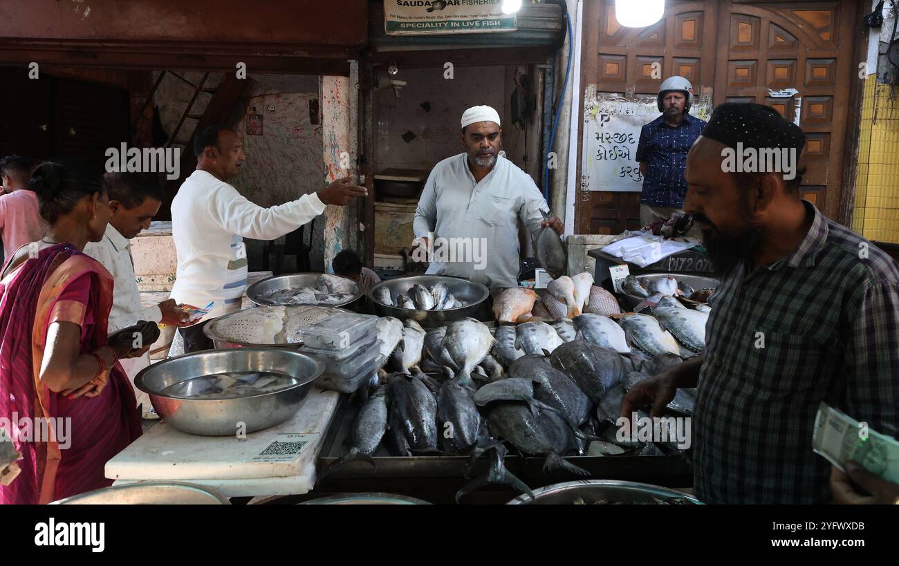 Fish market at Lal Darwaja bazaar in the old city of Ahmedabad, Gujarat ...