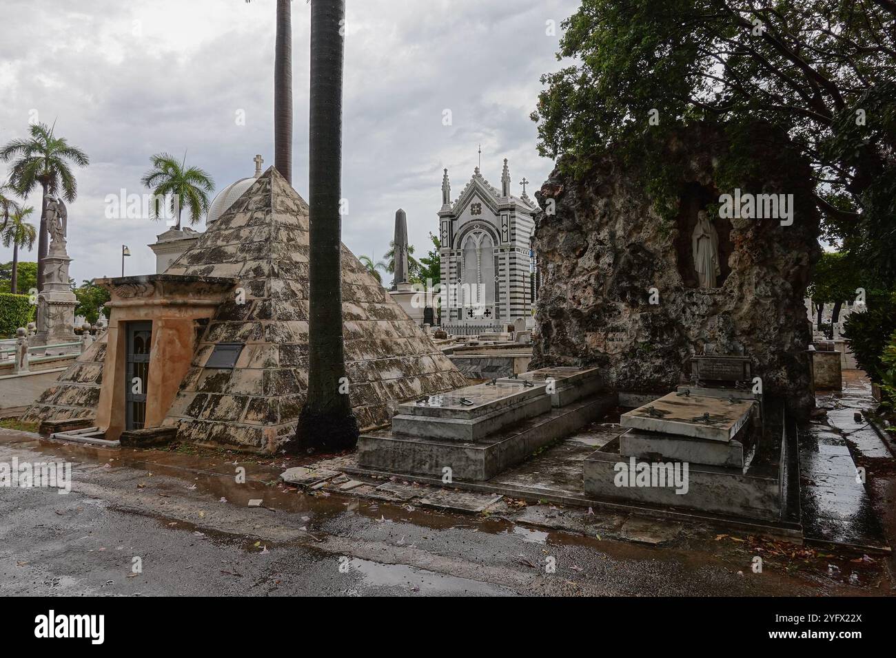 HAVANA, CUBA - AUGUST 28, 2023: Crypts and pyramid in Cementerio de ...