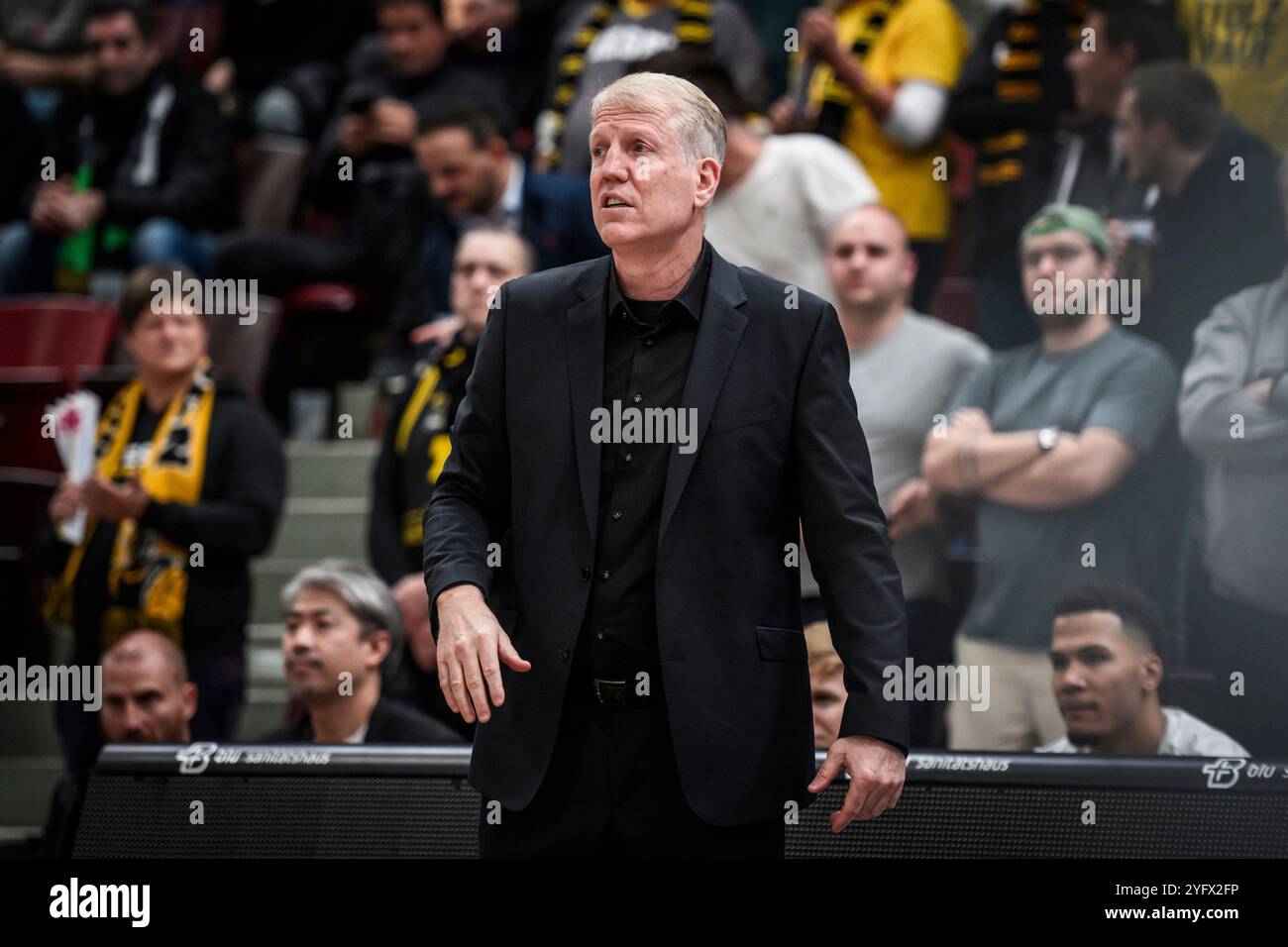 John Patrick (MHP Riesen Ludwigsburg, Head-Coach) - kritischer Blick ...