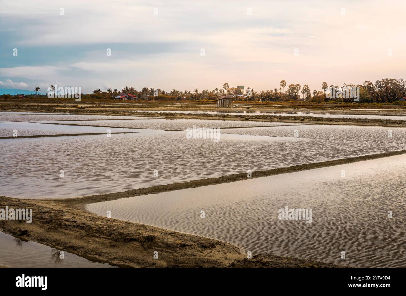 Salt fields natural extraction hi-res stock photography and images - Alamy
