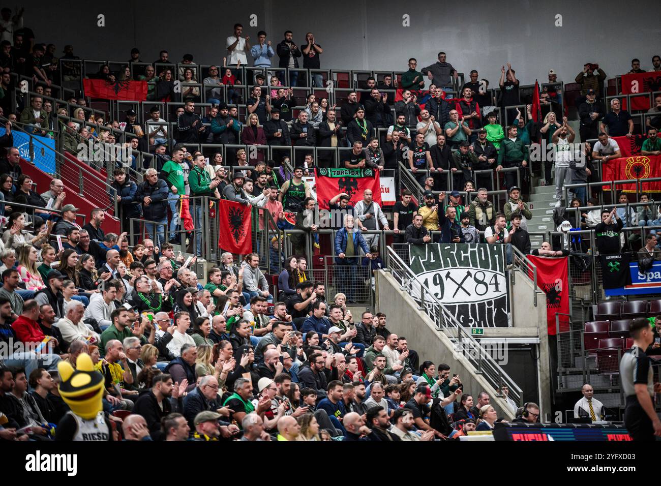 KB Trepca - Fans mit Fahnen und Schals / GER, MHP Riesen Ludwigsburg vs ...