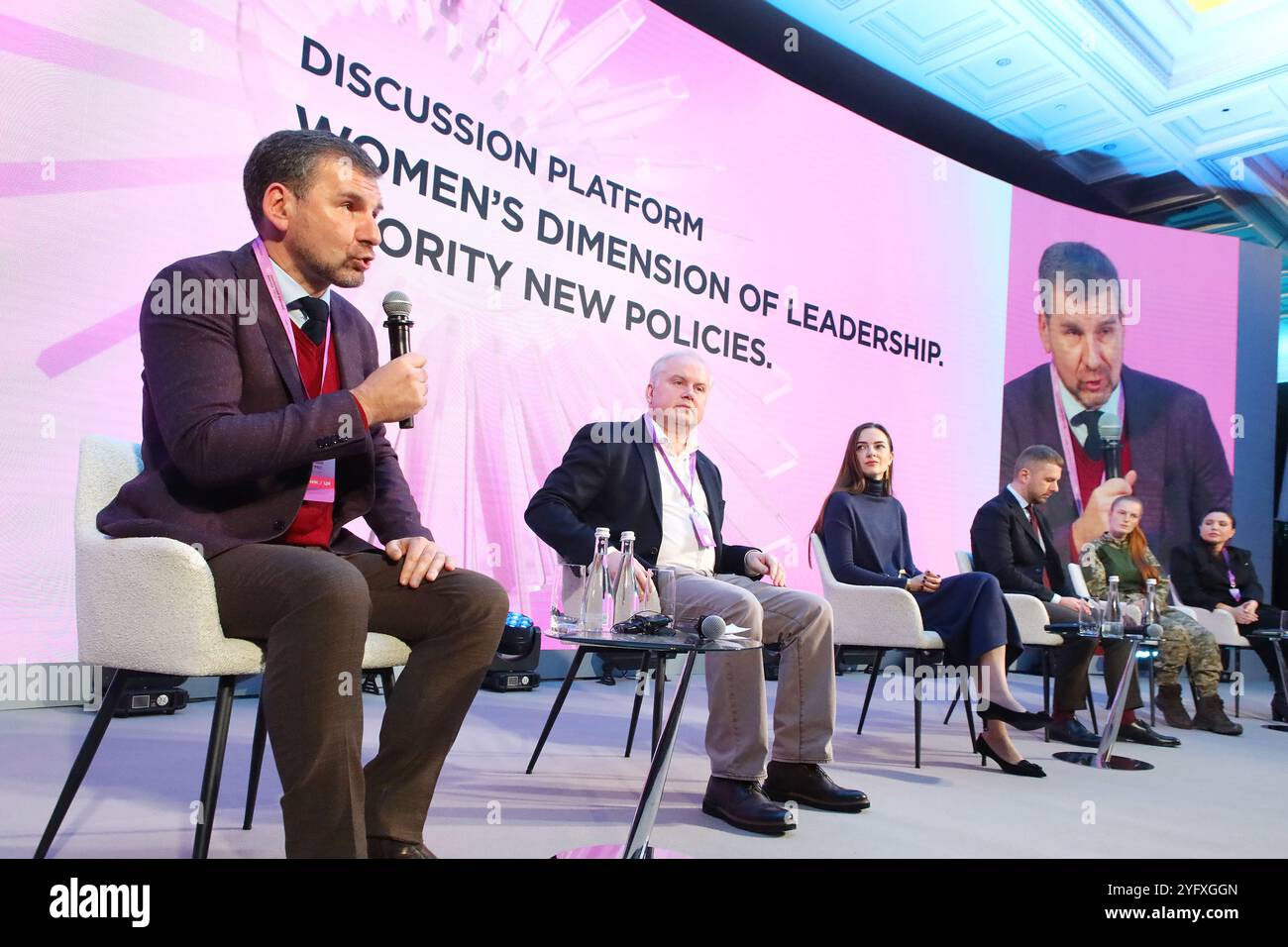 Supervisory roles hi-res stock photography and images - Alamy