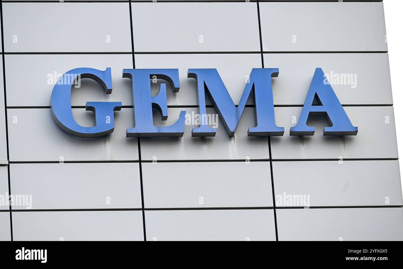 Bayreuther logo hi-res stock photography and images - Alamy