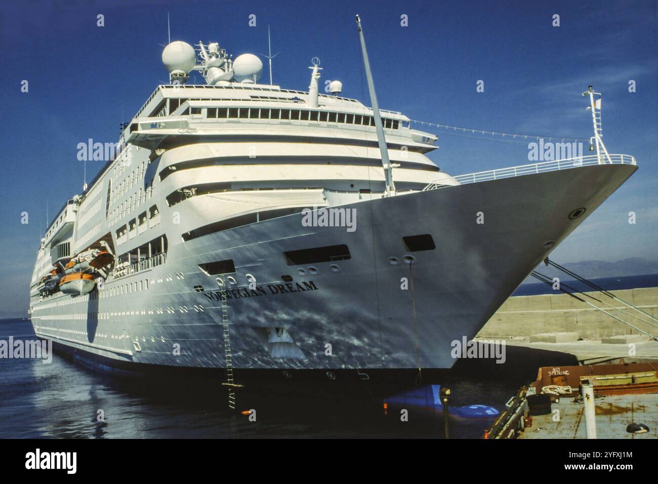 Distinctive bow hi-res stock photography and images - Alamy