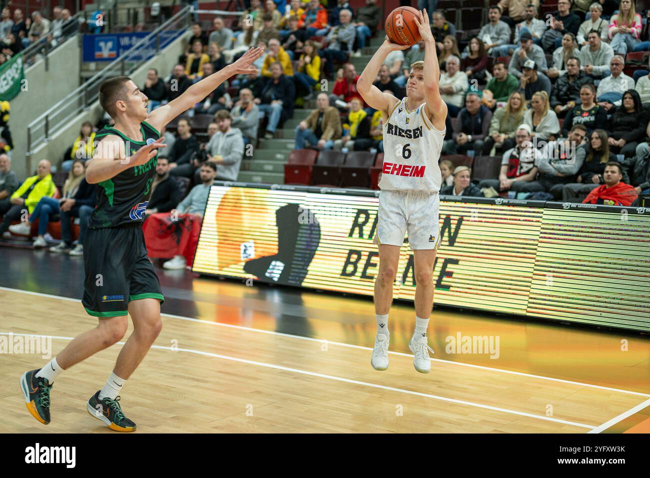 Malik Johnson (kb Trepka, #05), Johannes Patrick (MHP Riesen ...